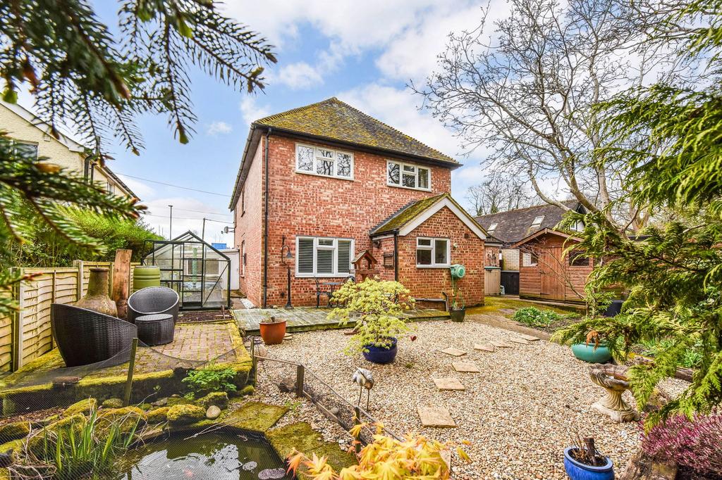 New Road, Midhurst GU29 4 bed detached house - £650,000