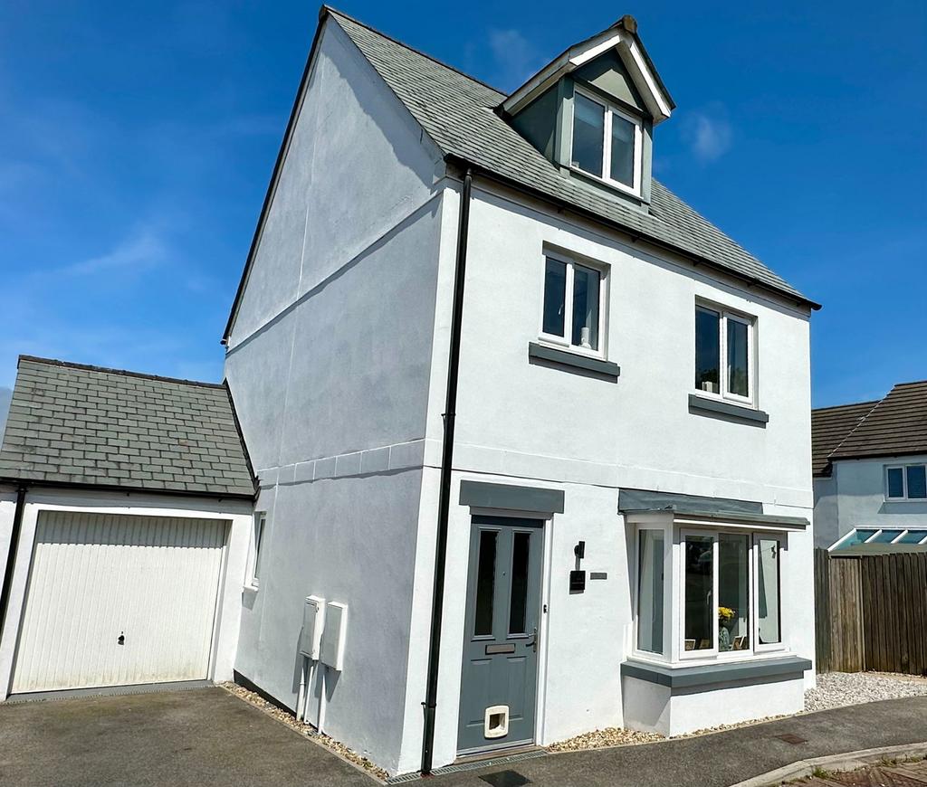 Polharmon Close, Par PL24 3 bed detached house - £300,000