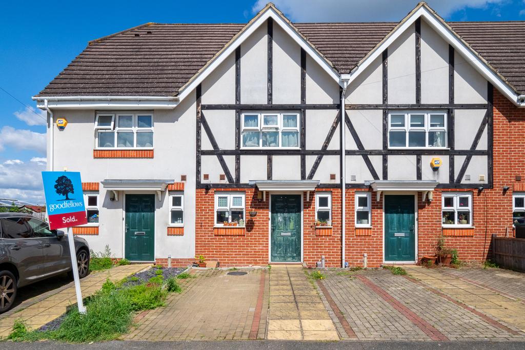 Aragon Place, Morden SM4 3 bed terraced house for sale - £515,000