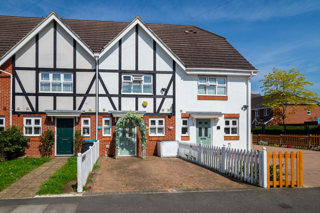 Aragon Place, Morden SM4 3 bed terraced house for sale - £525,000