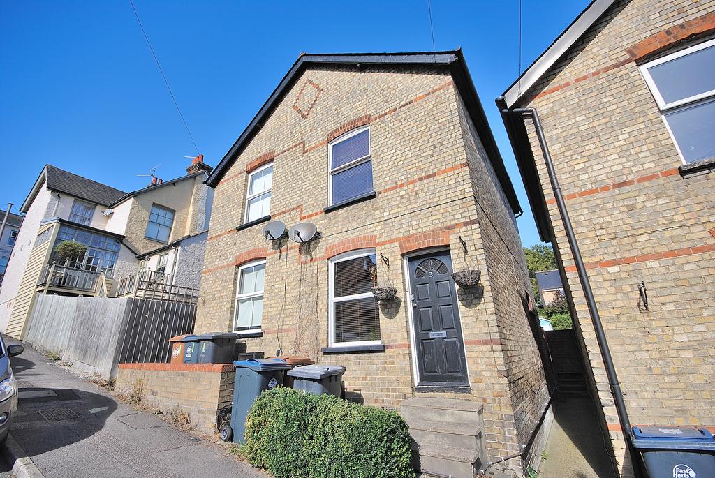 Portland Place, Hertfordshire CM23 2 bed semi-detached house - £1,500 ...