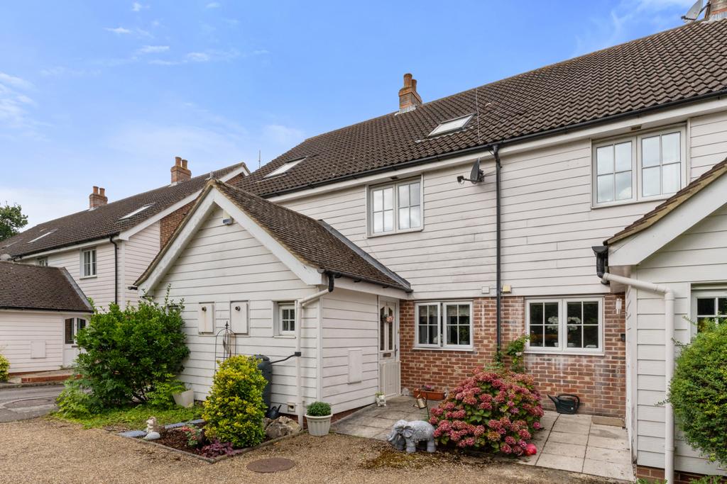 St. Michaels Mews, Leaden Roding CM6 3 bed terraced house - £375,000