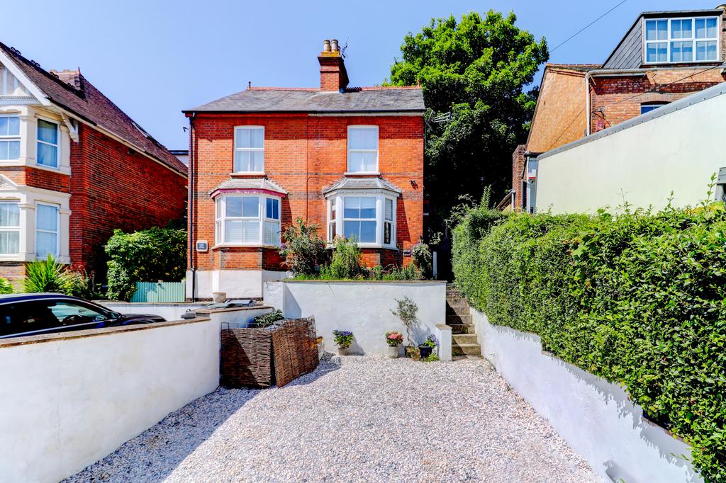 Chapel Lane, Buckinghamshire HP12 3 bed semi-detached house - £375,000