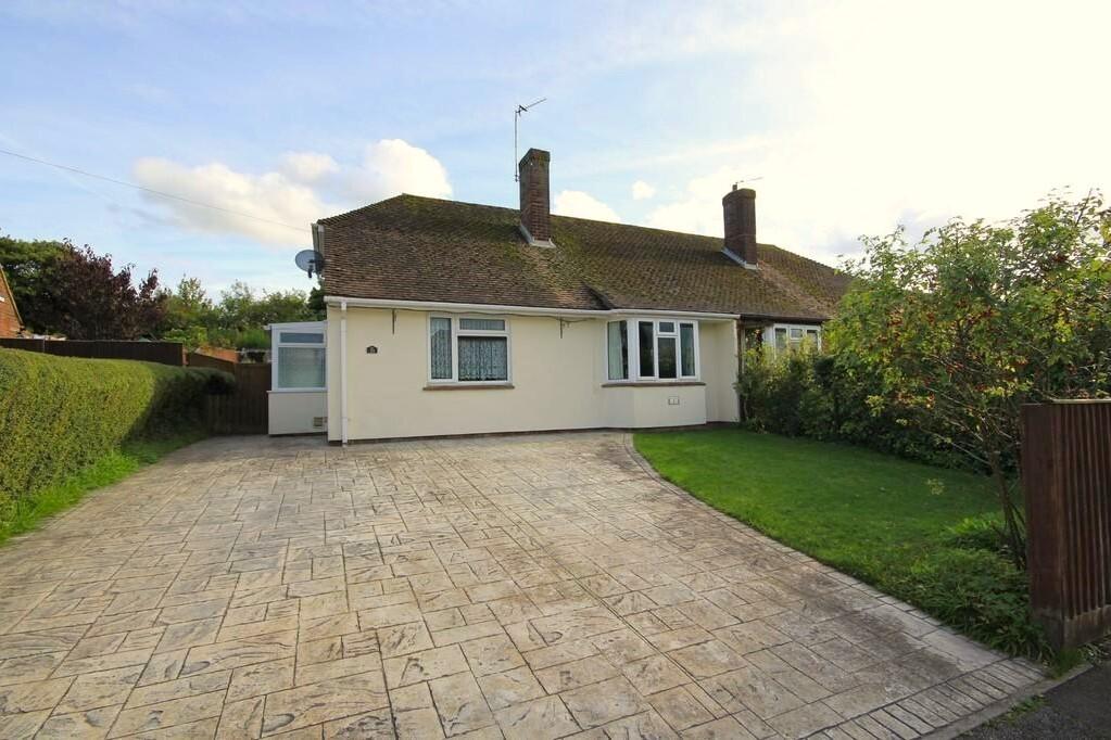 Hawthorn Road, Princes Risborough HP27 2 bed bungalow - £375,000