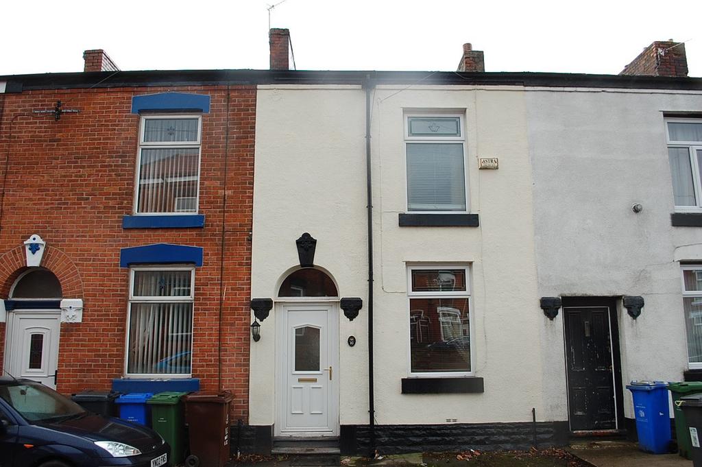 New Lees Street, Greater Manchester OL6 2 bed terraced house - £110,000