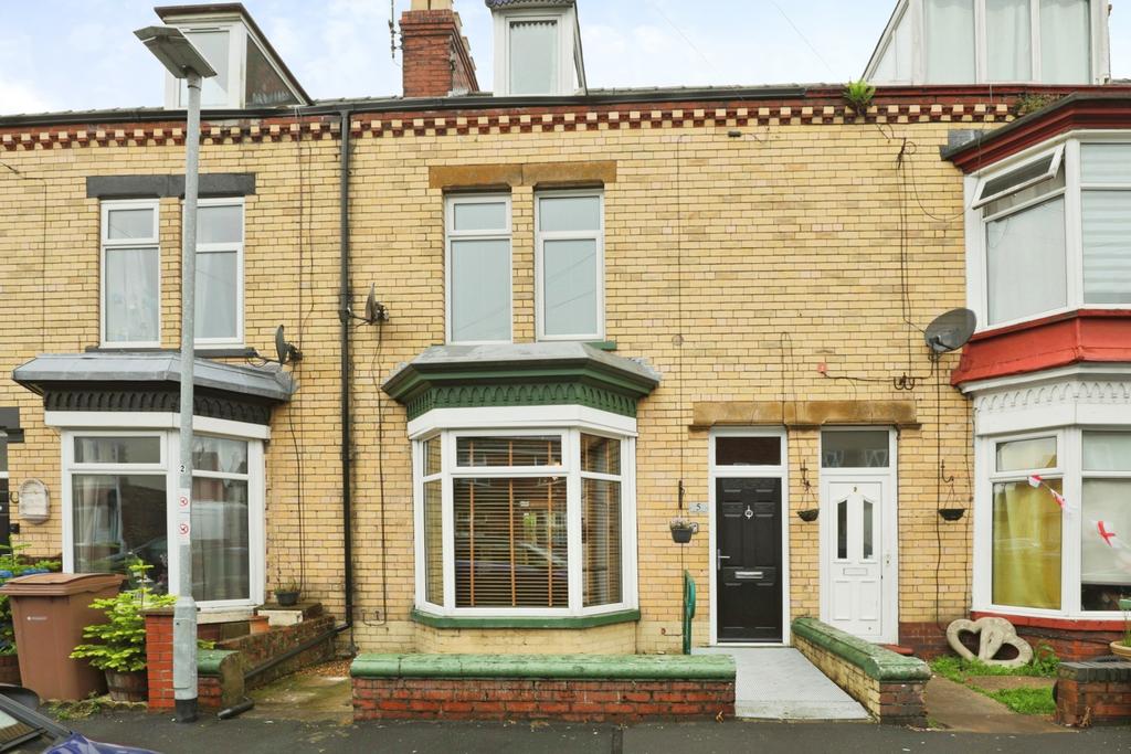 Ashbourne Avenue, East Yorkshire YO16 5 bed terraced house - £180,000