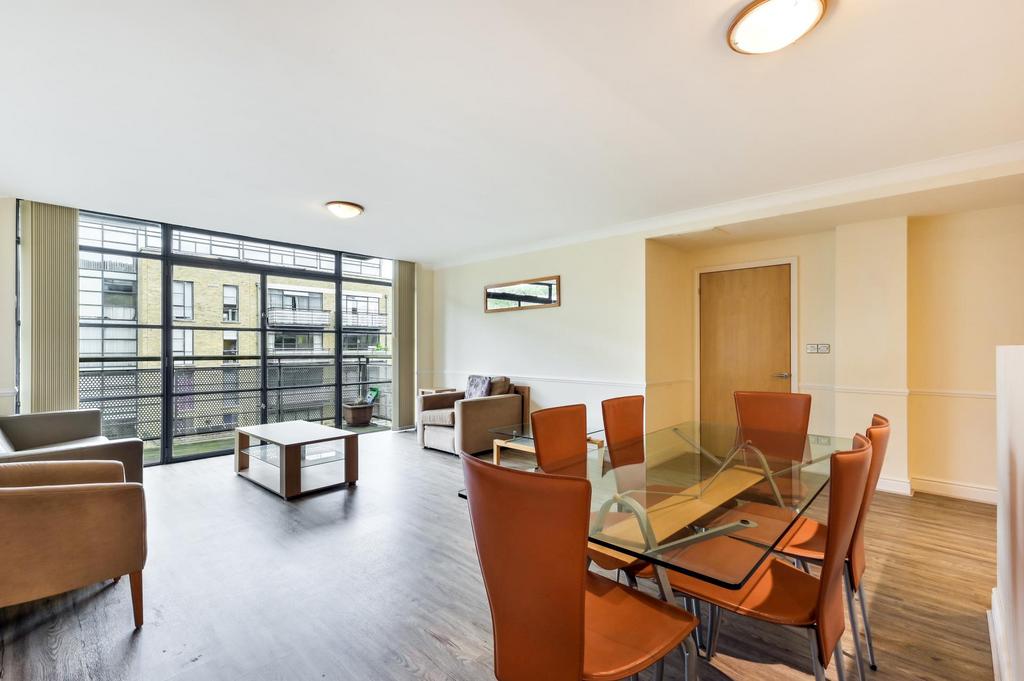Ferry Lane, Brentford, TW8 2 bed flat - £450,000