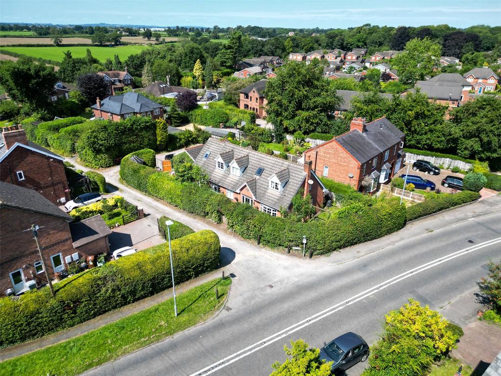 Mill Lane, Middlewich 5 bed detached house - £425,000