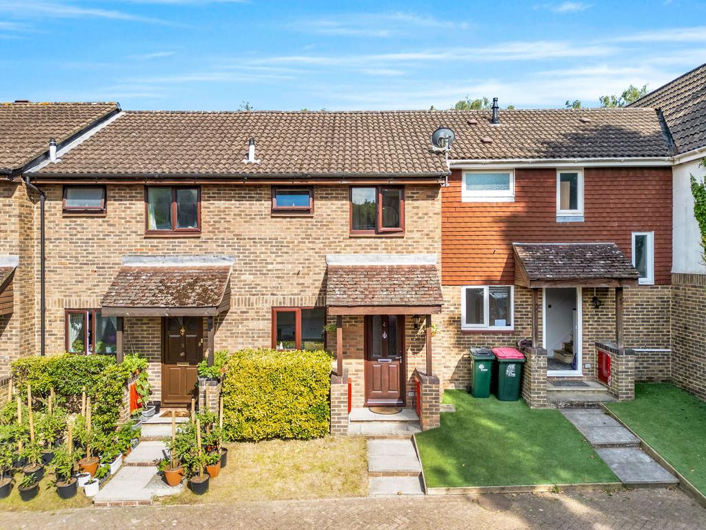 Chevening Close, Crawley RH11 2 bed terraced house - £325,000