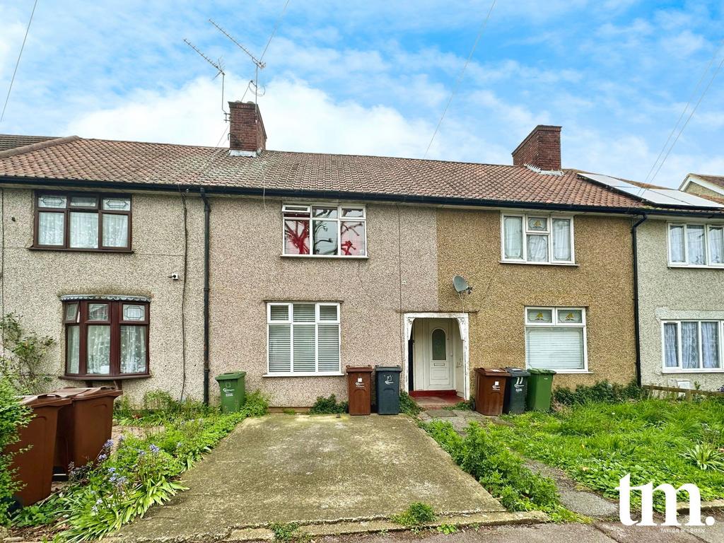 Oxlow Lane, Dagenham RM9 2 bed terraced house - £350,000