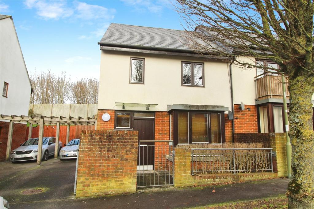 Oakridge Road, Hampshire RG21 3 bed end of terrace house - £1,495 pcm ...