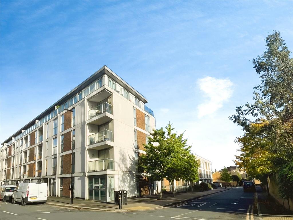 Banning Street, London SE10 3 bed flat - £450,000