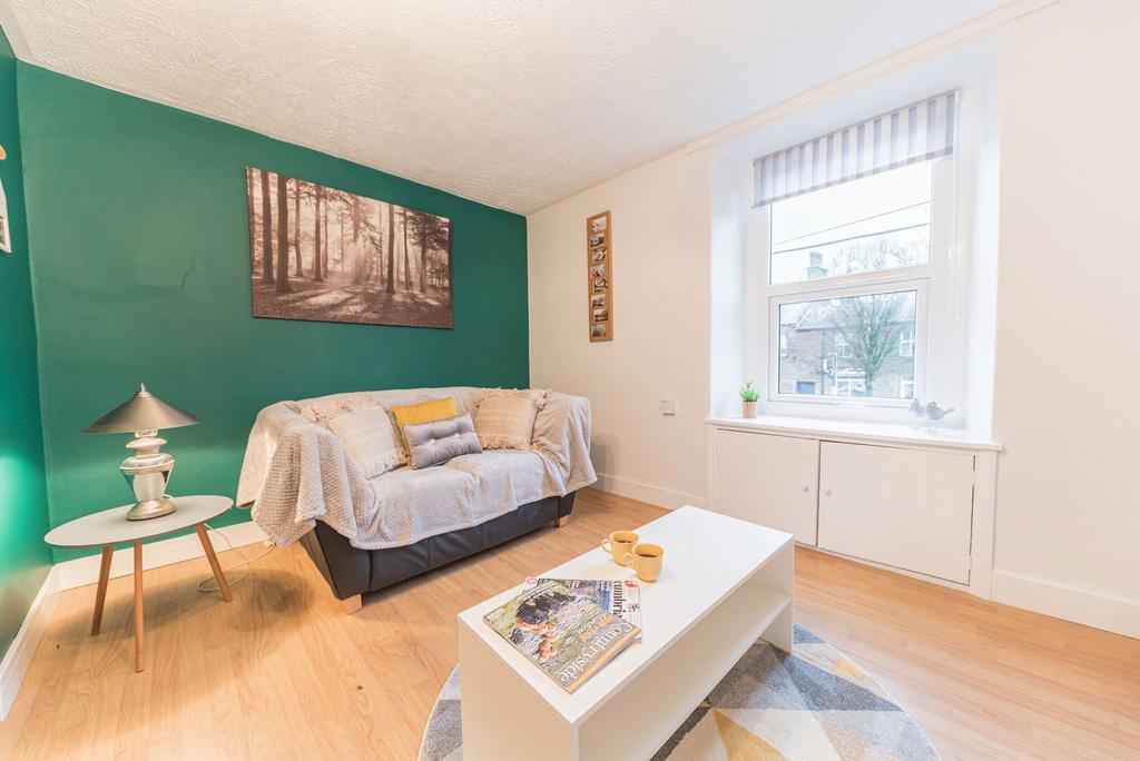 Main Street, Egremont CA22 5 bed flat - £135,000
