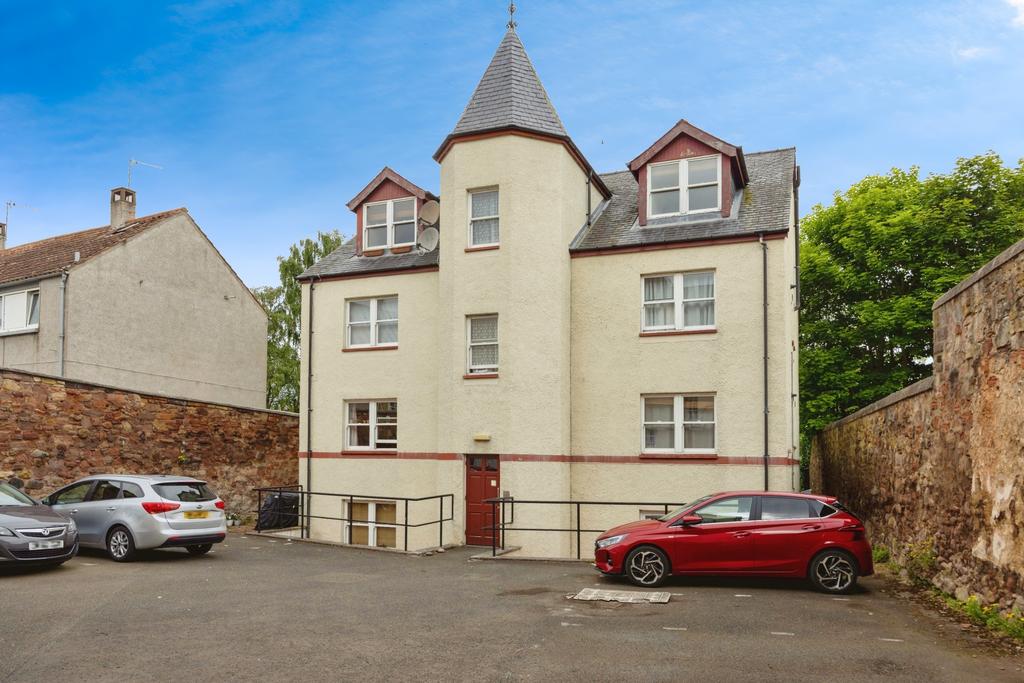 Plummer Court, Midlothian EH22 2 bed penthouse - £190,000