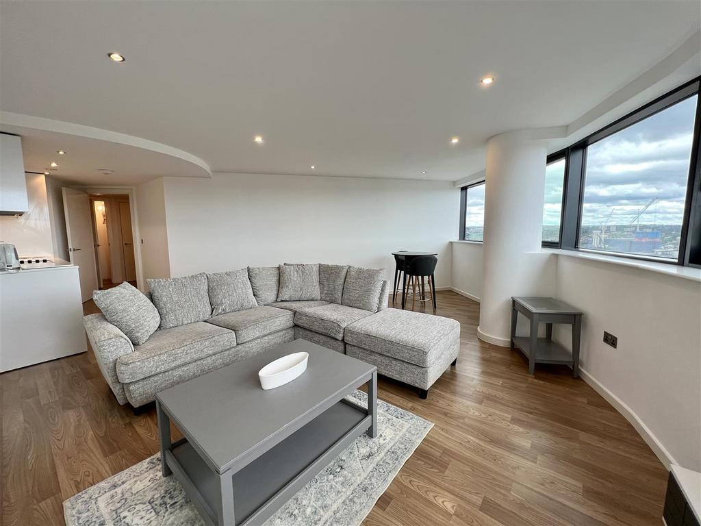 Bridgewater Place, Leeds 2 bed apartment - £1,595 pcm (£368 pw)