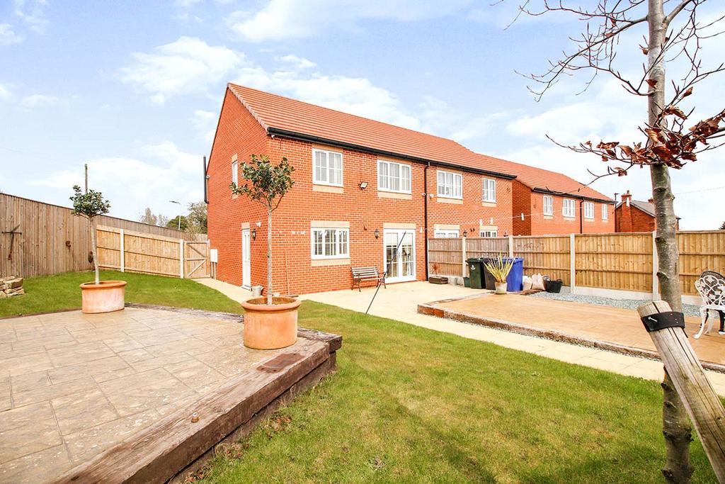 Springer Drive, Doncaster DN6 3 bed semi-detached house for sale - £185,000