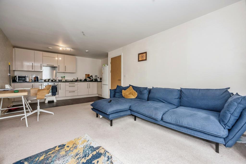 South Shore, Gillingham ME7 2 bed flat for sale - £205,000