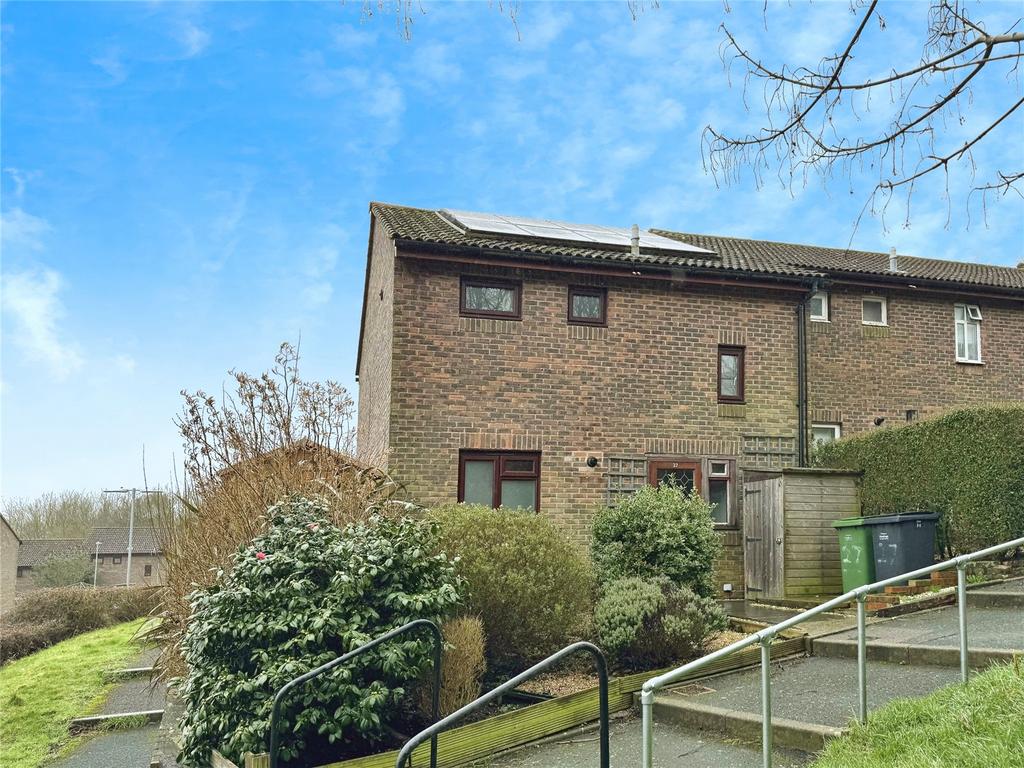 Harvey Close, East Sussex TN38 2 bed end of terrace house - £269,950