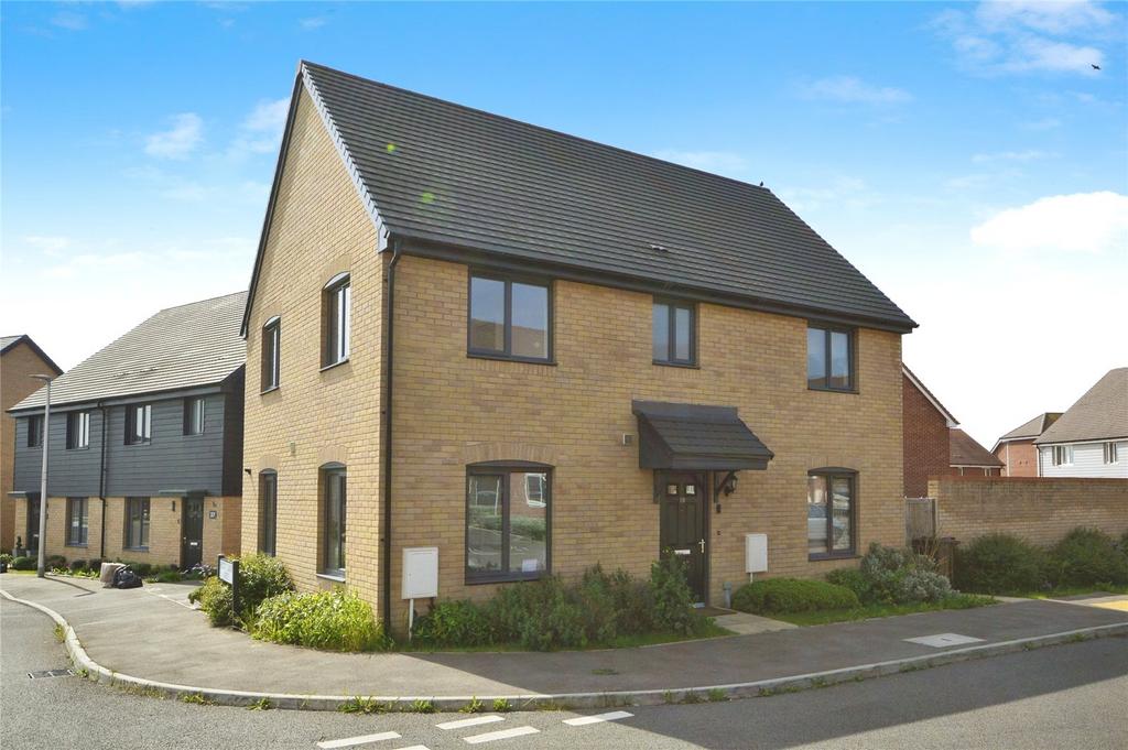 Hogarth Close, Rochester ME3 4 bed detached house - £450,000