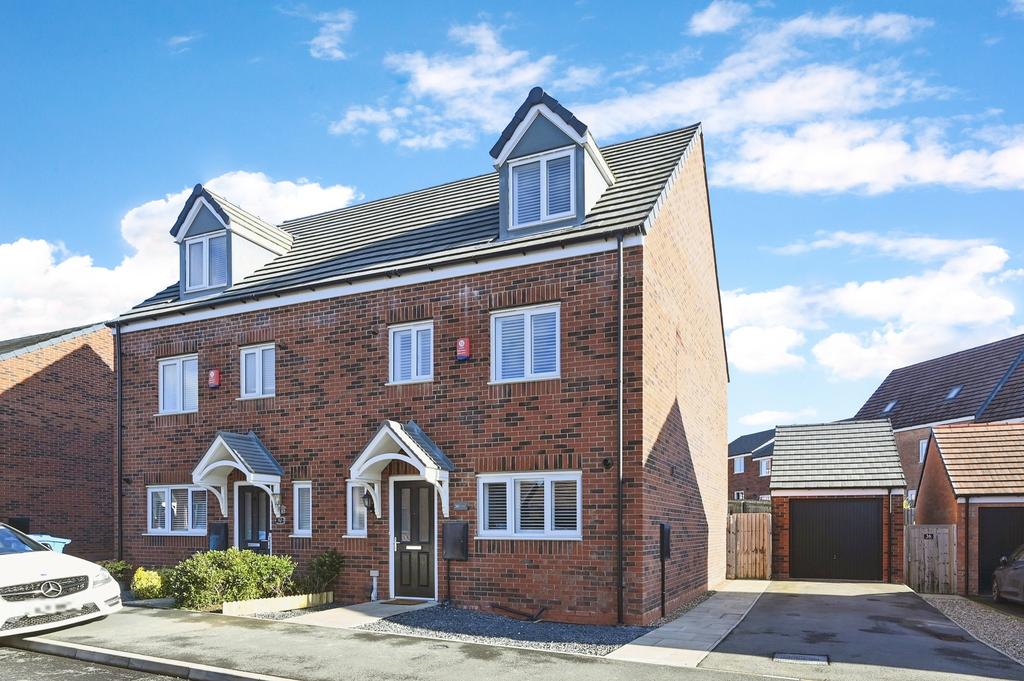 Elka Road, Derbyshire DE7 4 bed semi-detached house - £280,000