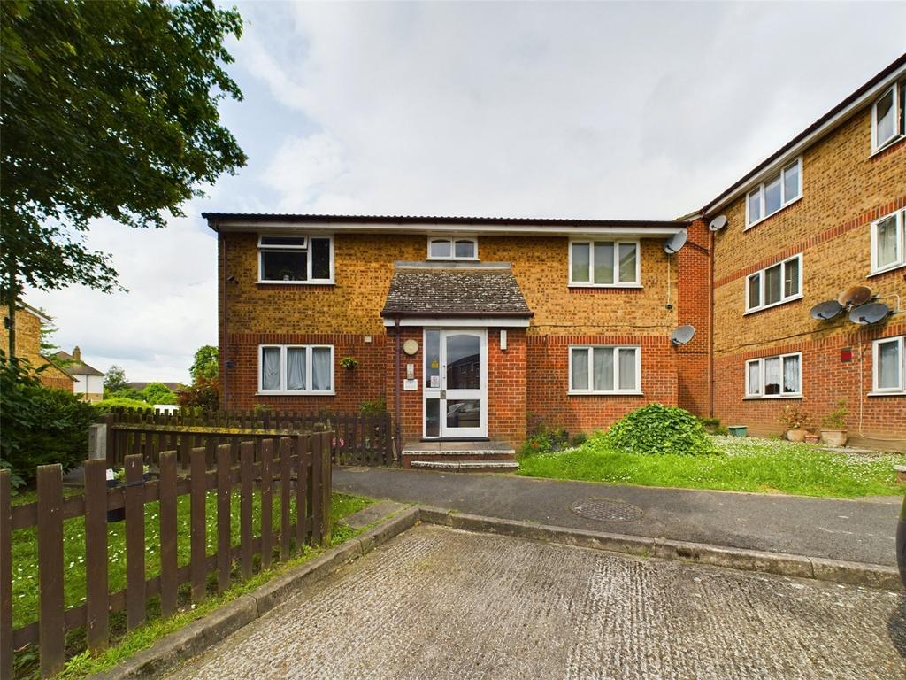 Leston Close, Rainham RM13 1 bed flat - £185,000