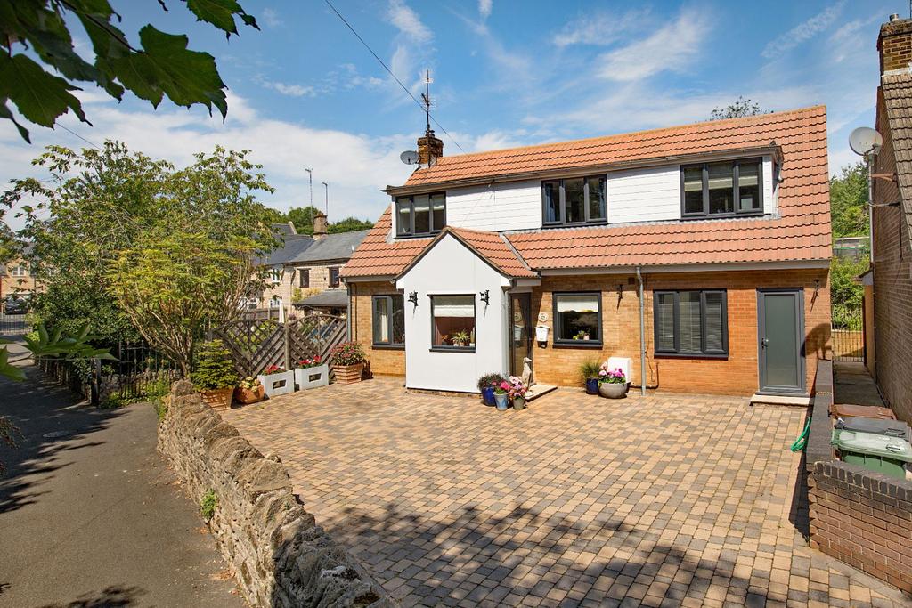 Chapel Road, Corby NN17 4 bed detached house - £475,000