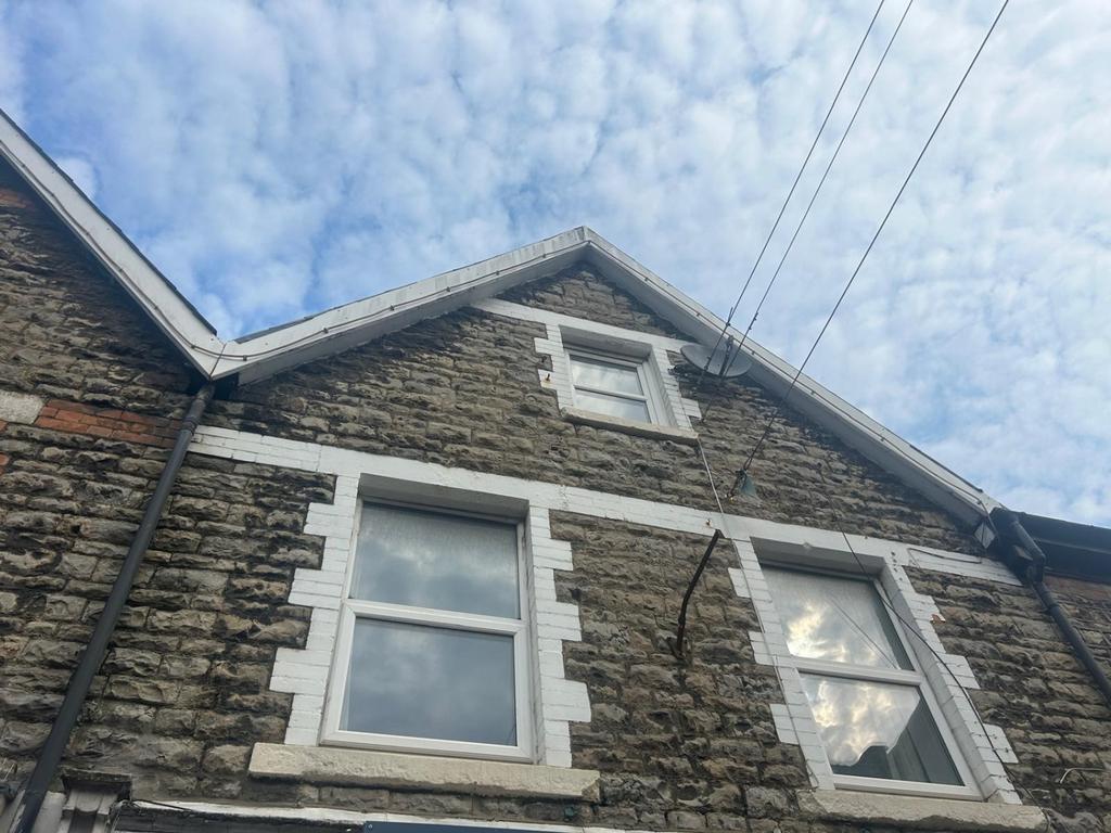 High Street, Barry 2 bed maisonette - £800 pcm (£185 pw)