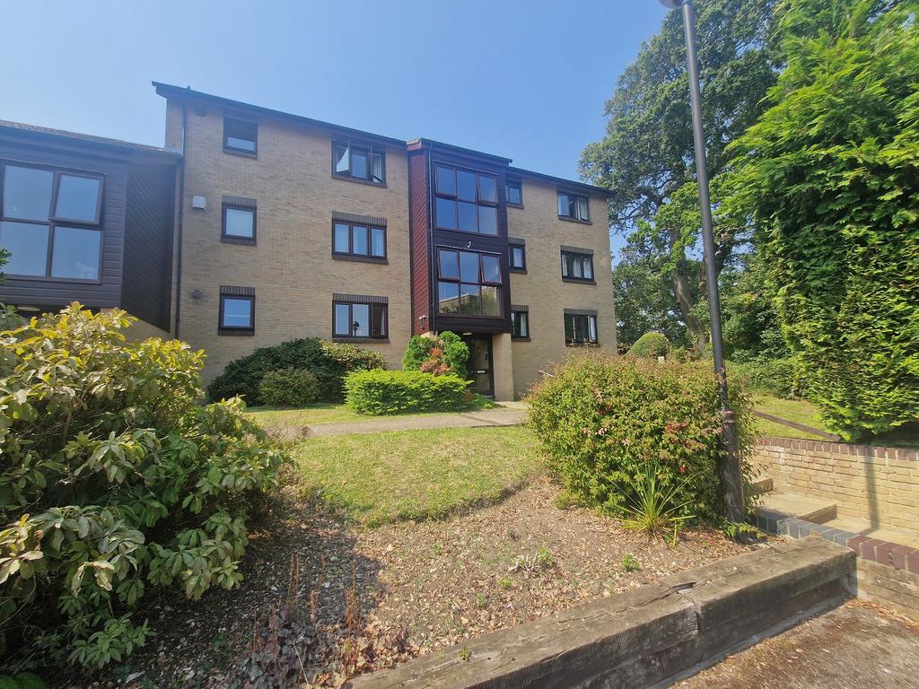 Netley Cliff, Victoria road, Netley... 3 bed flat - £1,400 pcm (£323 pw)