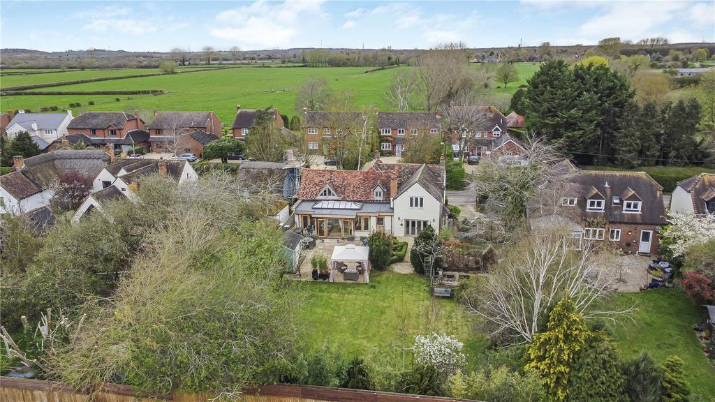 Worminghall Road, Aylesbury HP18 4 bed detached house - £1,195,000