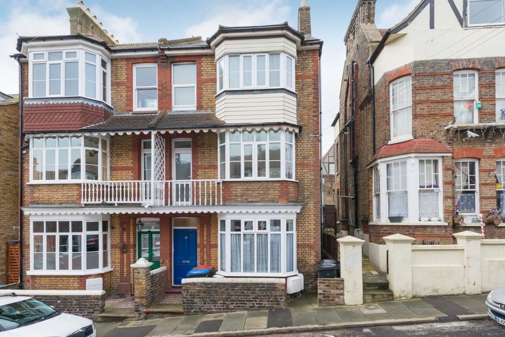 Albert Road, Ramsgate, CT11 2 bed apartment - £800 pcm (£185 pw)