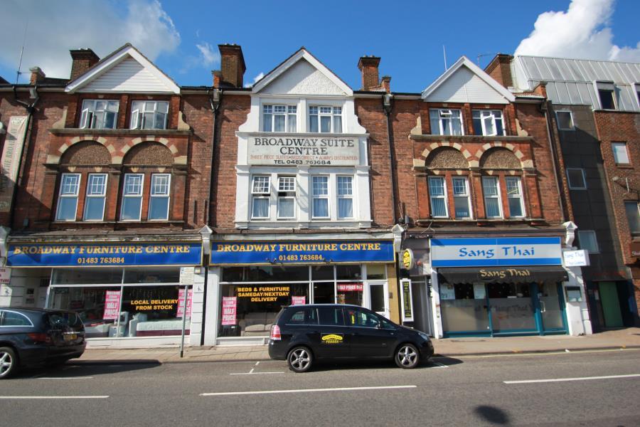 17 The Broadway, Woking GU21 2 bed apartment to rent - £1,200 pcm (£277 pw)