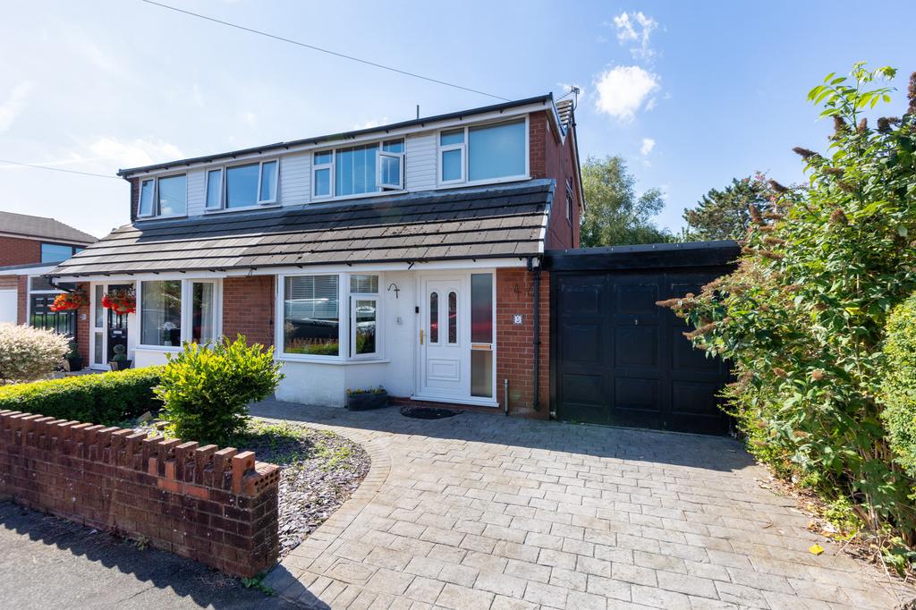 West Drive, Wesham PR4 3 bed semi-detached house - £185,000