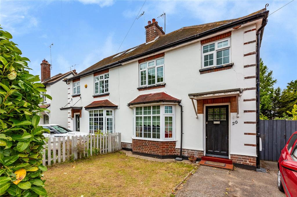 Widford Road, Chelmsford, Essex, CM2 3 bed semi-detached house - £475,000