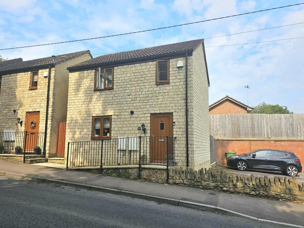 Cam Pitch, Dursley, GL11 5JX 2 bed detached house - £1,050 pcm (£242 pw)