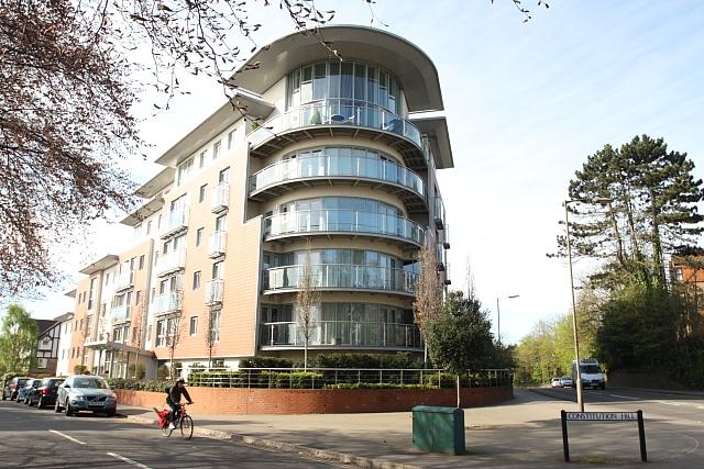 Constitution Hill, Woking GU22 1 bed flat - £1,150 pcm (£265 pw)