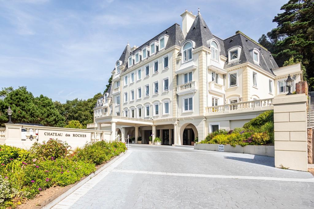 Chateau des Roches, Le Mont Gras... 2 bed flat for sale - £1,150,000