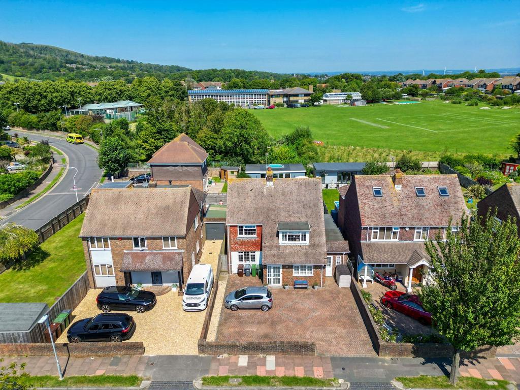 Stuart Avenue, Eastbourne BN21 4 bed detached house for sale - £695,000