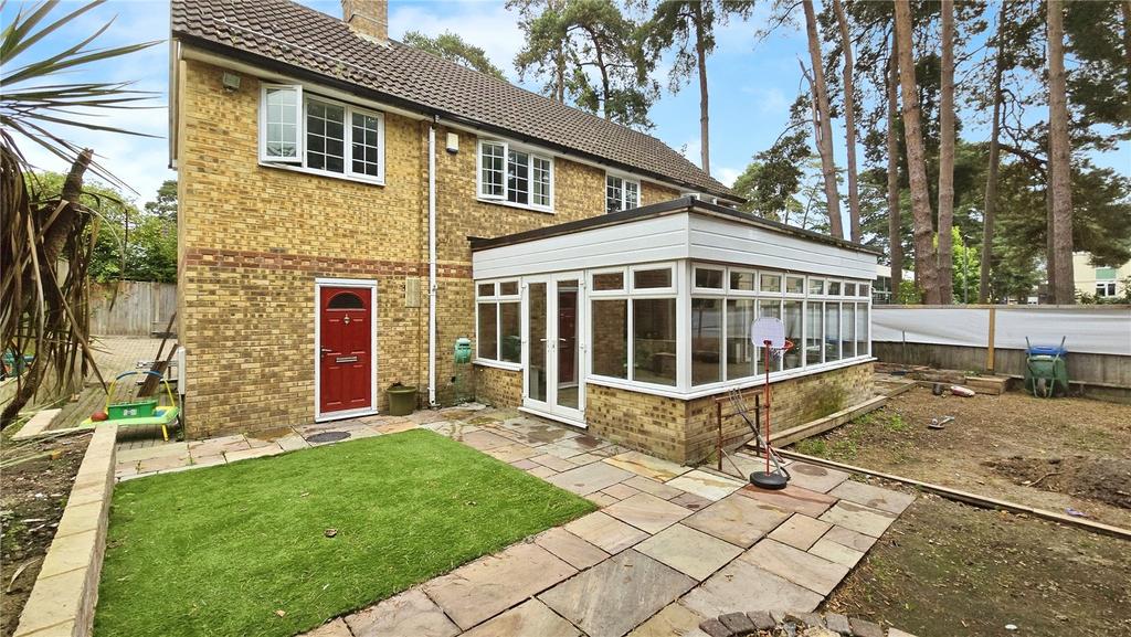 Heathermount, Berkshire RG12 4 bed detached house - £625,000