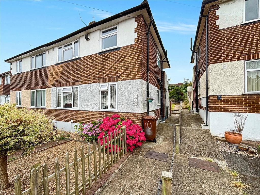 Vale Drive, Davis Estate, Kent, ME5 2 bed maisonette - £190,000