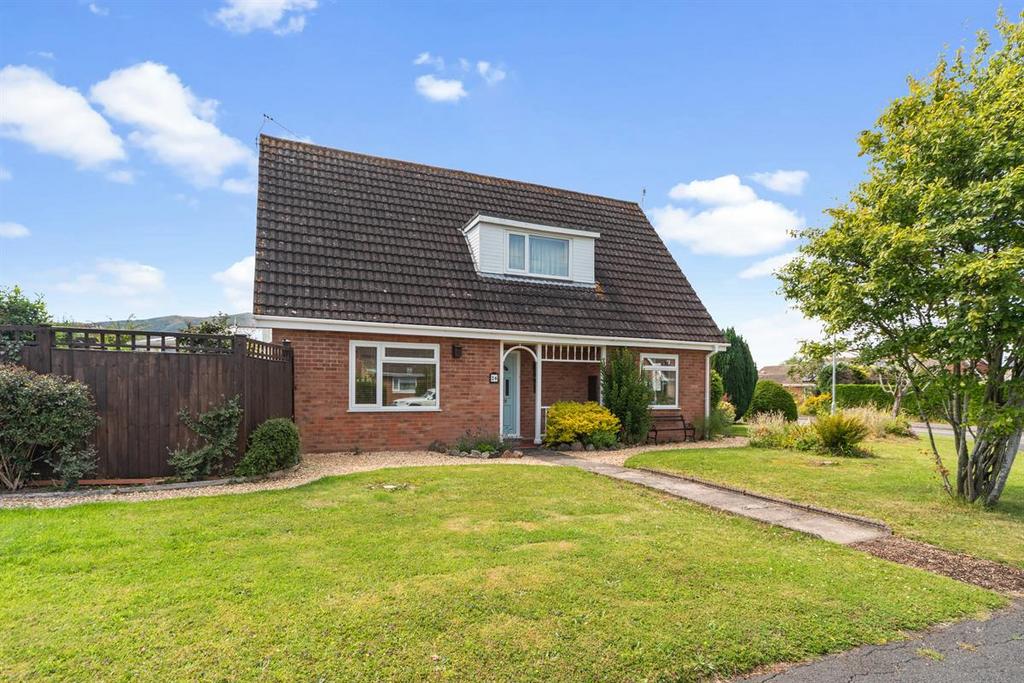Windrush Crescent, Malvern, WR14 2XG 4 bed detached house - £450,000