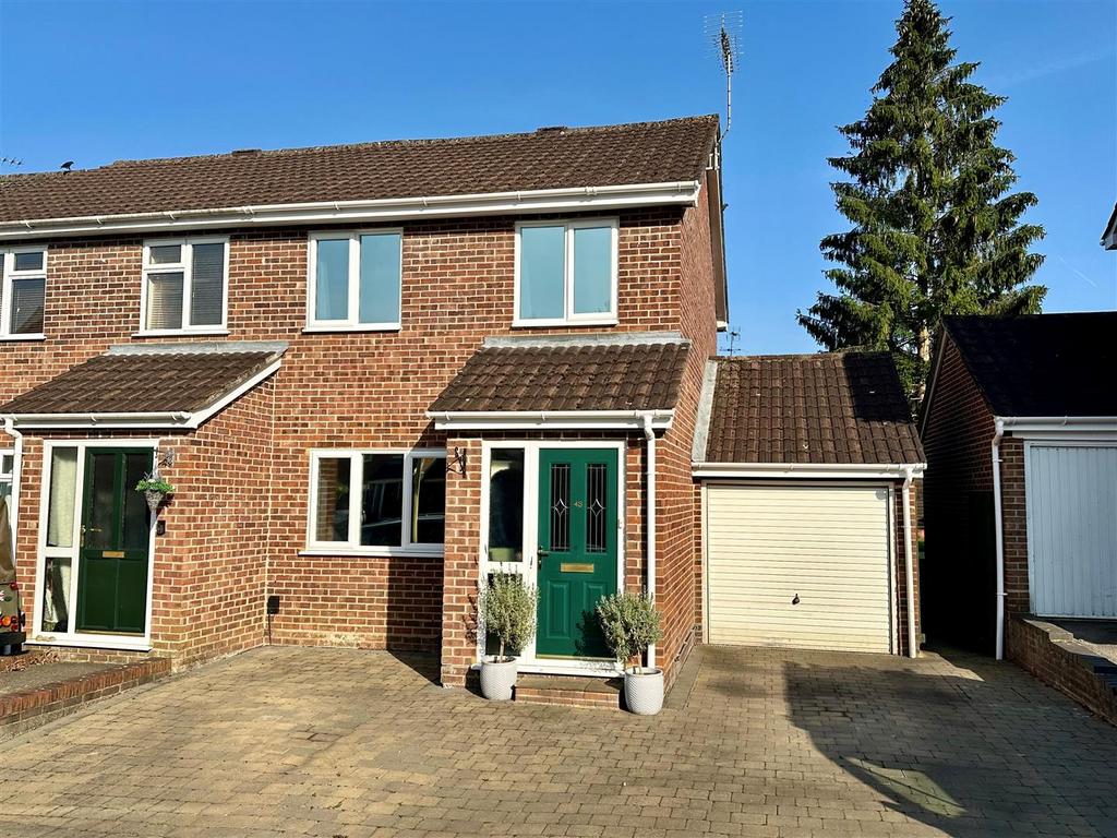 Bordon 2 bed semi-detached house - £350,000
