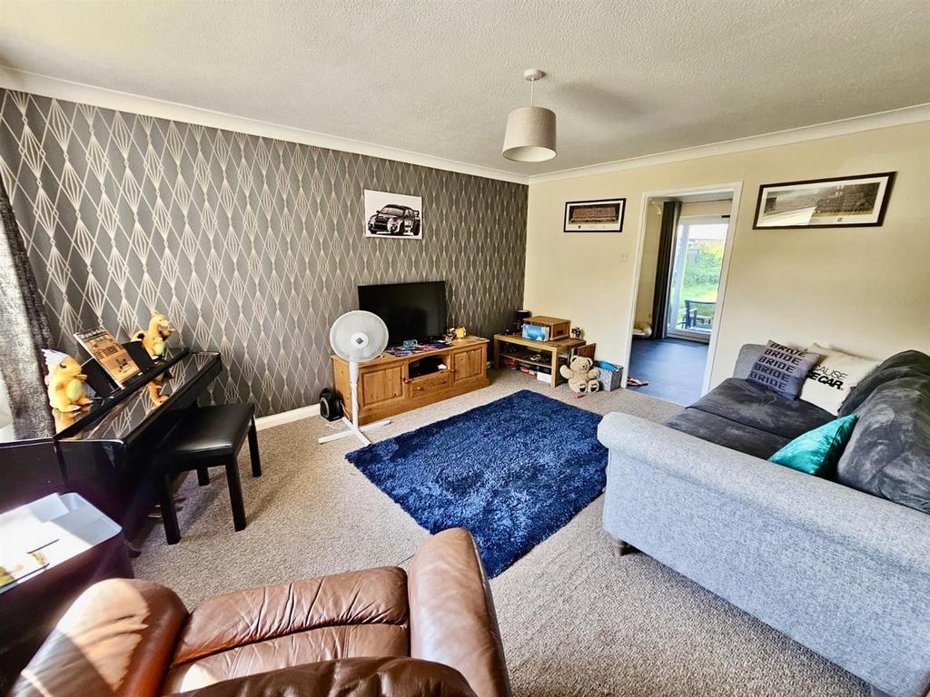 Luddesdown Road, Swindon SN5 3 bed semi-detached house for sale - £239,500