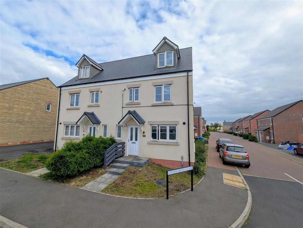 Bowman Road, Corby NN17 4 bed semi-detached house - £1,300 pcm (£300 pw)
