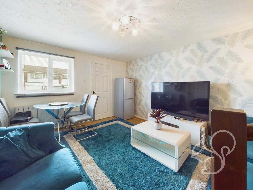 Adelaide Drive, Colchester 2 bed terraced house - £220,000