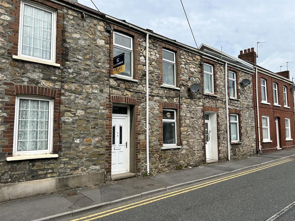 Water Street, Kidwelly 3 bed terraced house - £100,000
