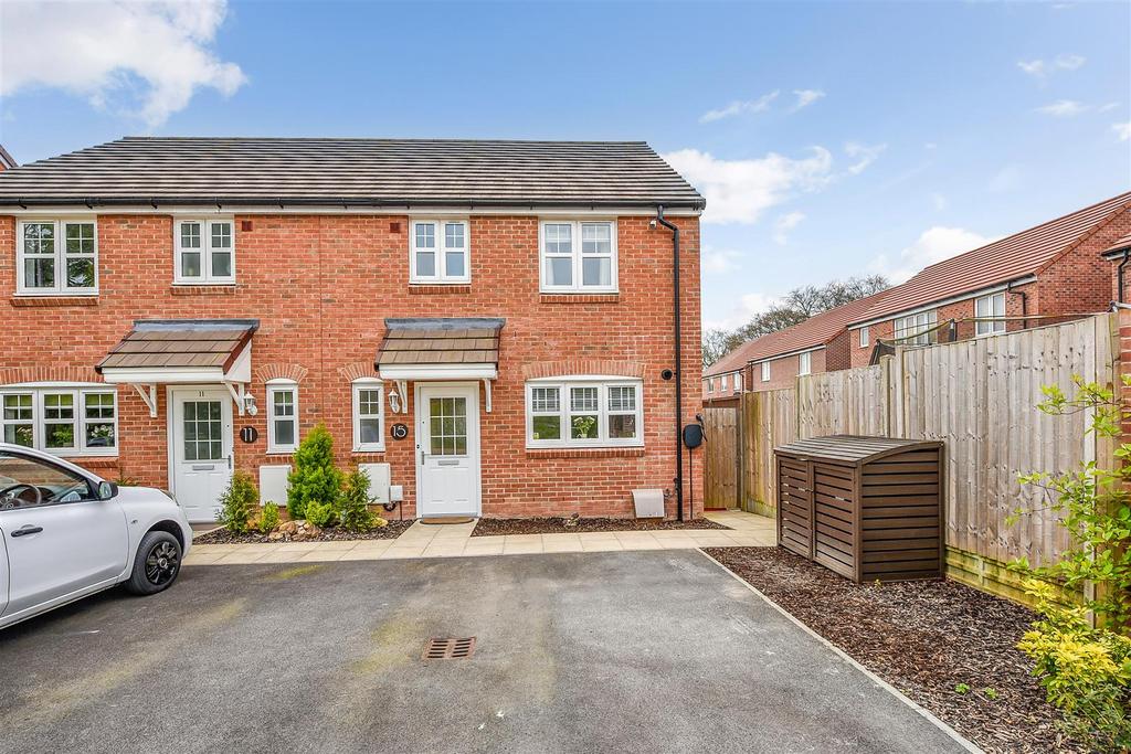 Woolf Close, Andover 3 bed semi-detached house - £325,000