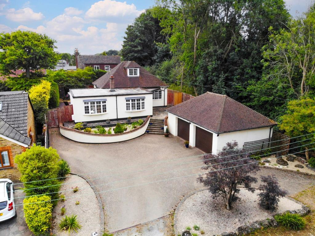 Downe Avenue, Sevenoaks TN14 3 bed detached bungalow - £745,000