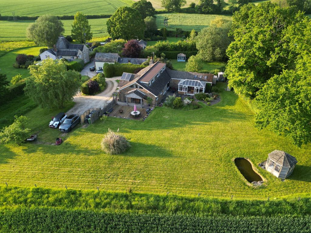 Binsted Road, Alton GU34 5 bed detached house - £1,095,000