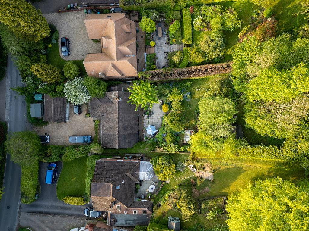 Medstead Road, Alton GU34 3 bed detached bungalow - £580,000