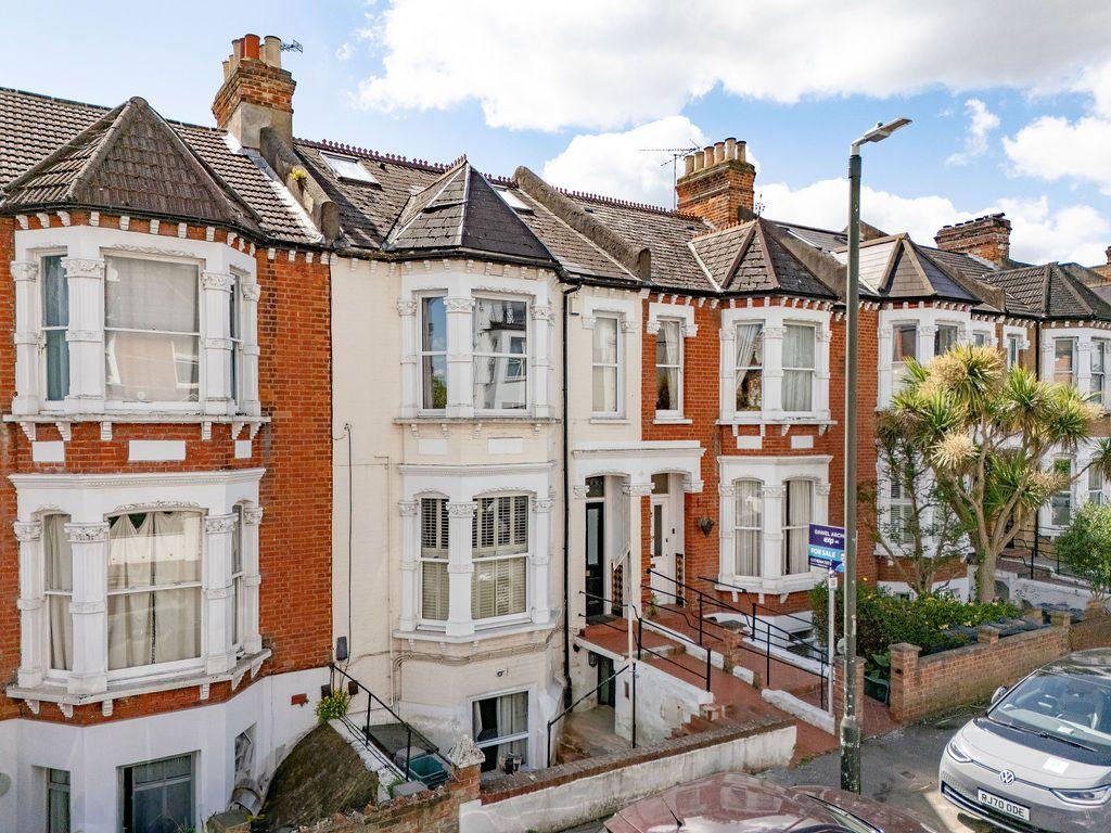Woodside, London SW19 2 bed maisonette - £725,000